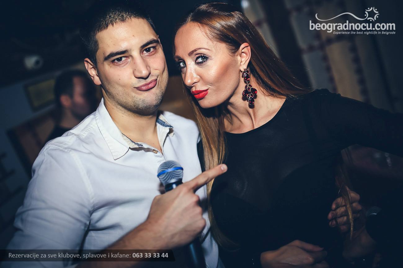 Ljuba Perućica Uživa Na Belom Beograd Noću